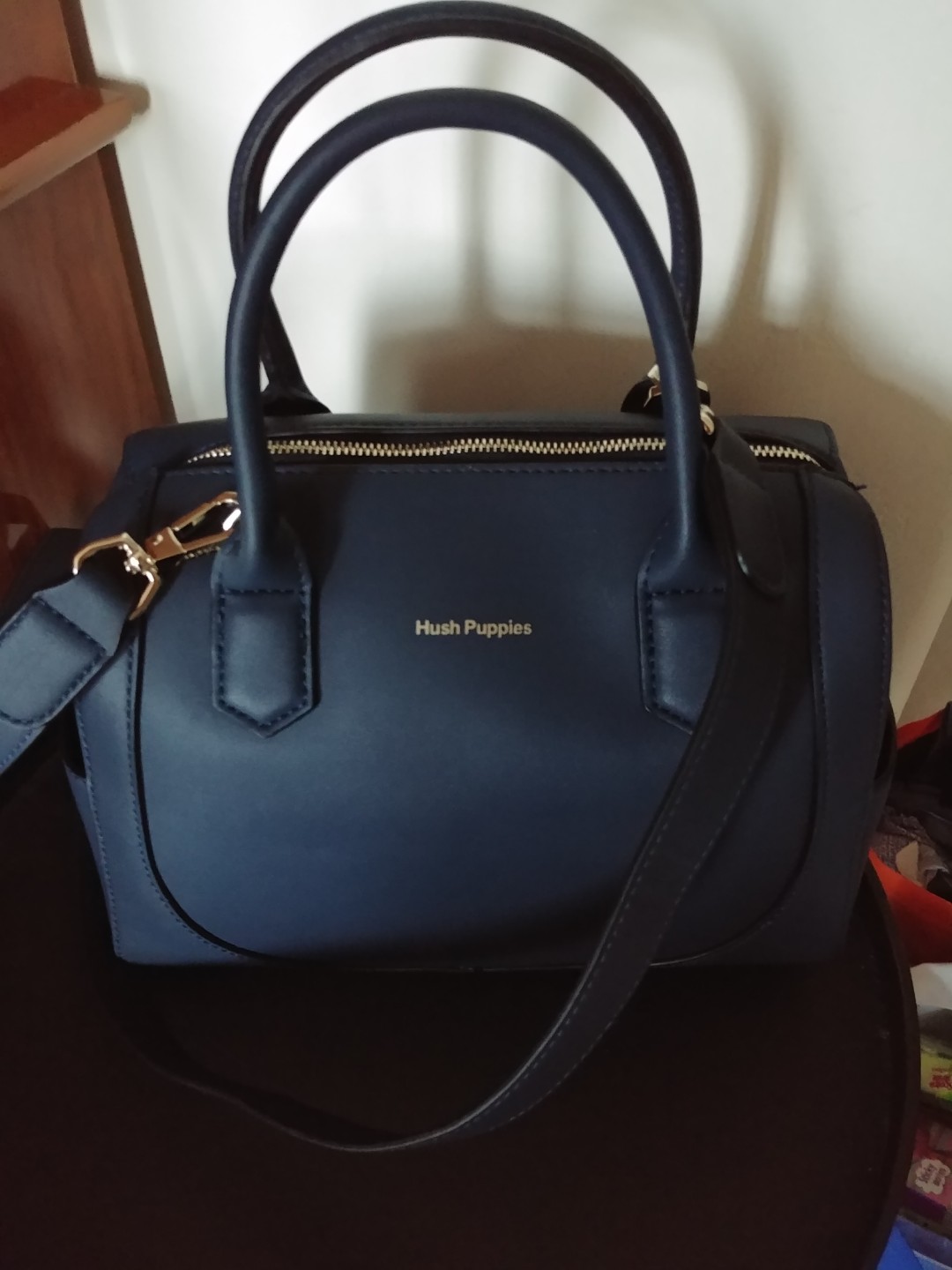 Hush Puppies Handbag, Luxury, Bags & Wallets on Carousell