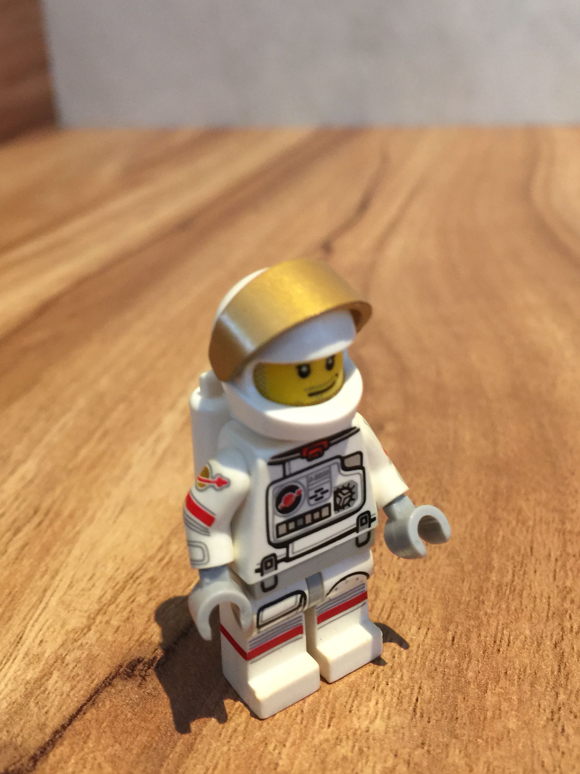 Lego Minifigure spaceman, Hobbies & Toys, Toys & Games on Carousell