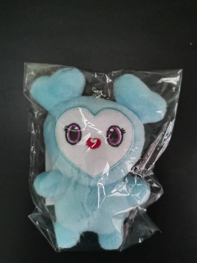 twice nayeon laburi bagcharm, Hobbies & Toys, Memorabilia ...