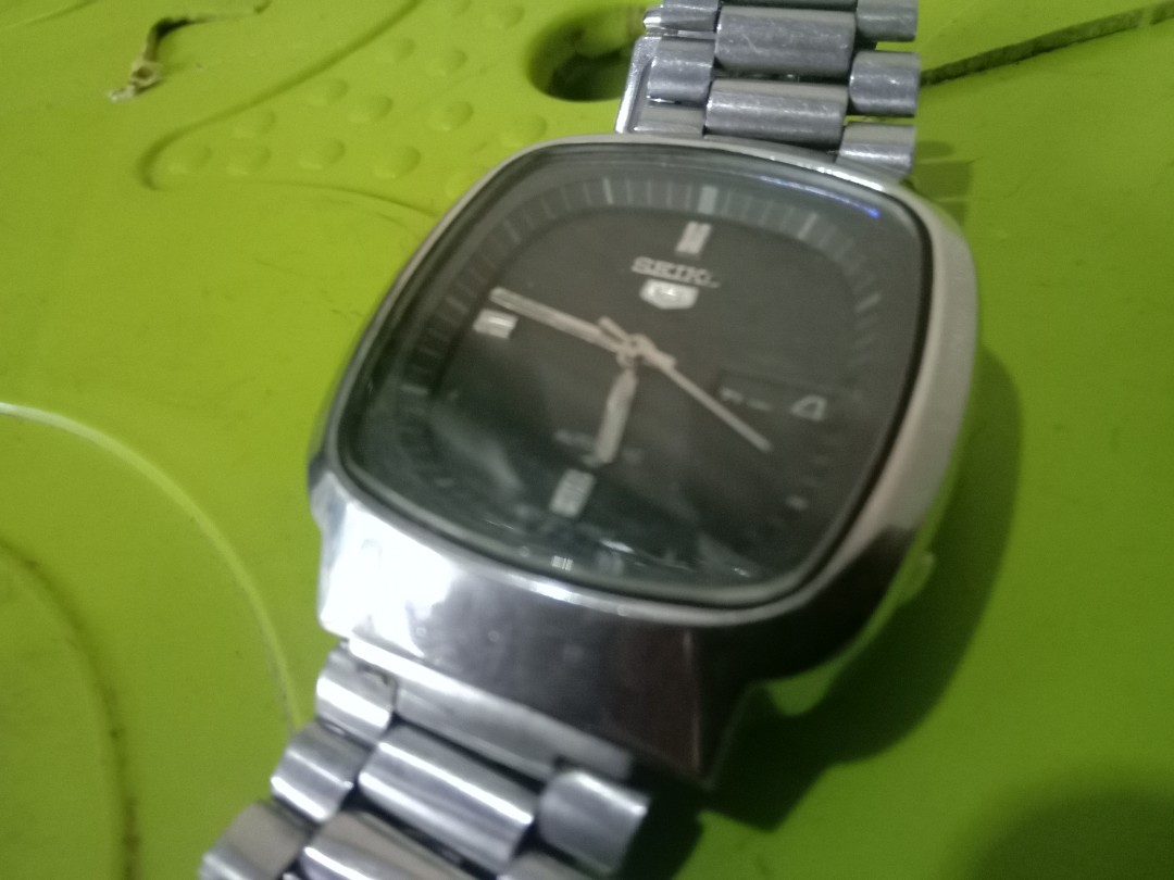 Seiko 5 vintage watch tv shape, Men's Fashion, Watches & Accessories ...