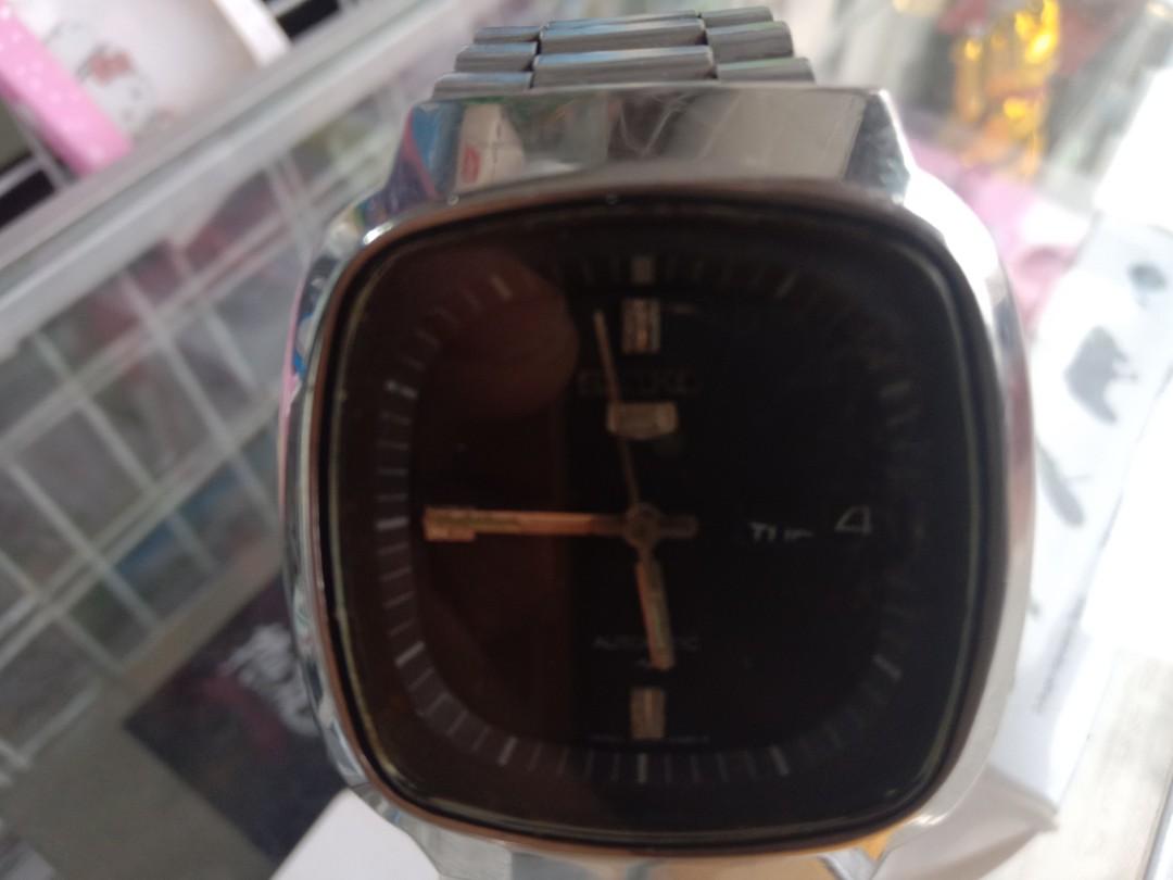 Seiko 5 vintage watch tv shape, Men's Fashion, Watches & Accessories ...