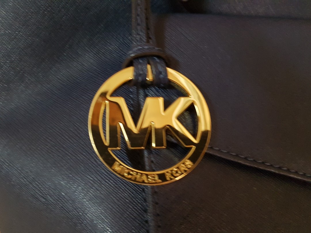 100%authentic mk bag, Women's Fashion, Bags & Wallets, Cross-body Bags ...