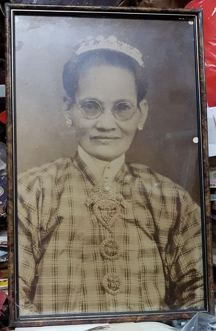 Peranakan straits Chinese nyonya photo in frame, Hobbies & Toys ...