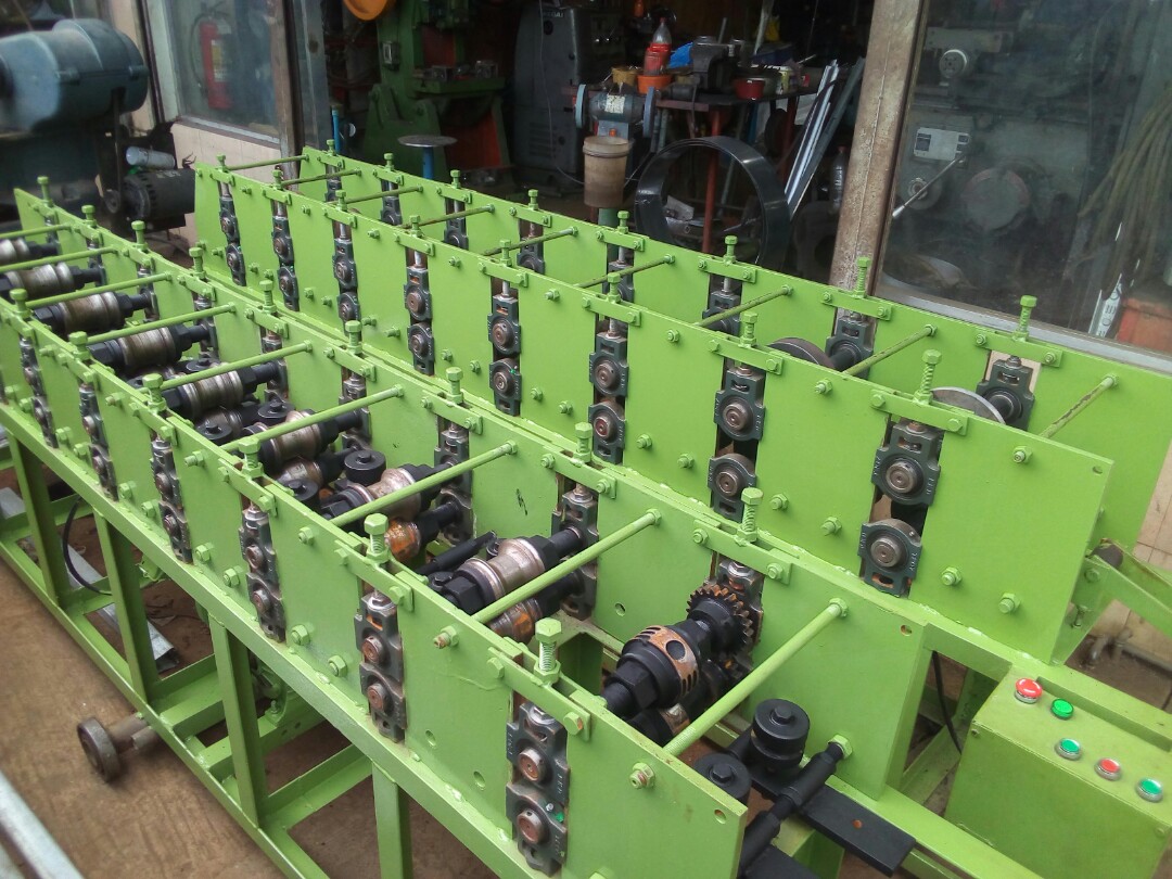 Roll up shutter machine, Commercial & Industrial, Industrial Equipment ...