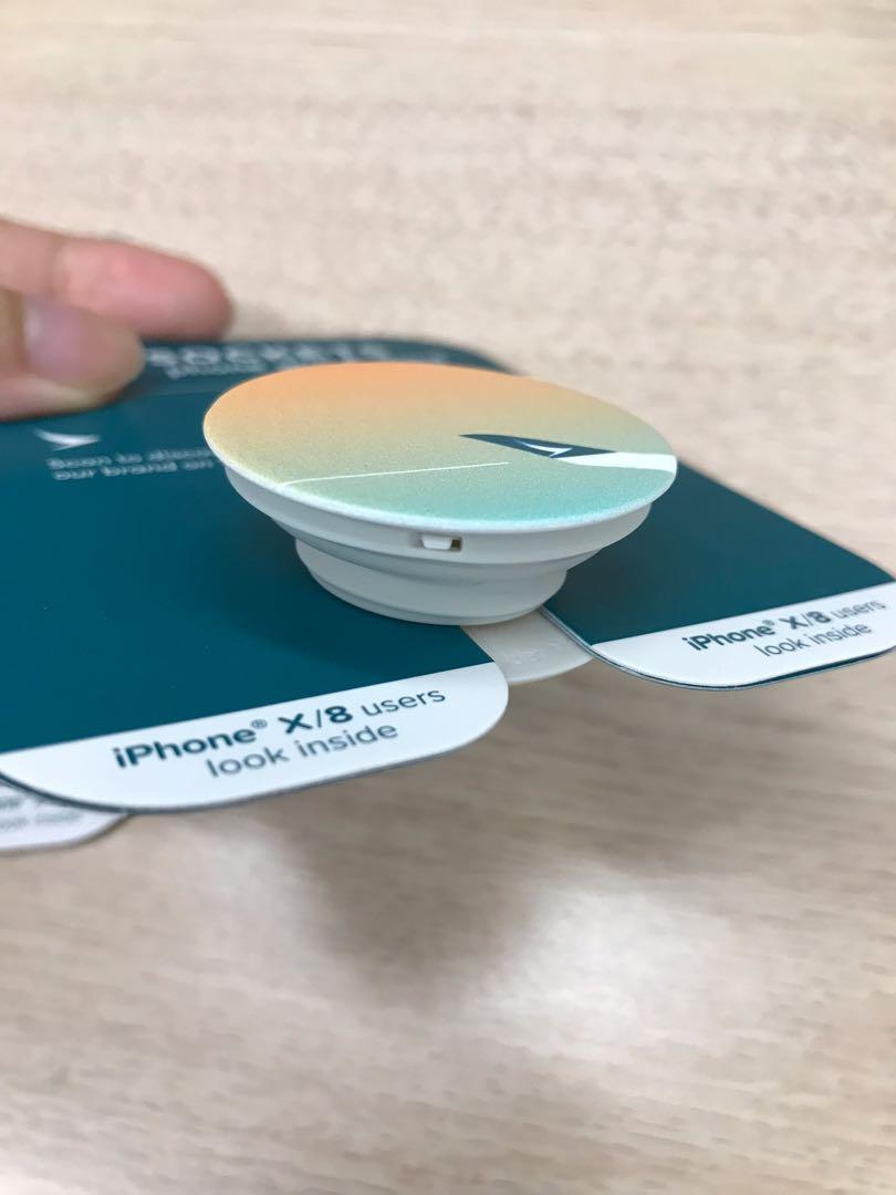 國泰航空限量版手機架/耳機繞線器 Cathay Pacific CX pop socket, 手提電話, 電話及其他裝置配件, 固定器及支架 ...