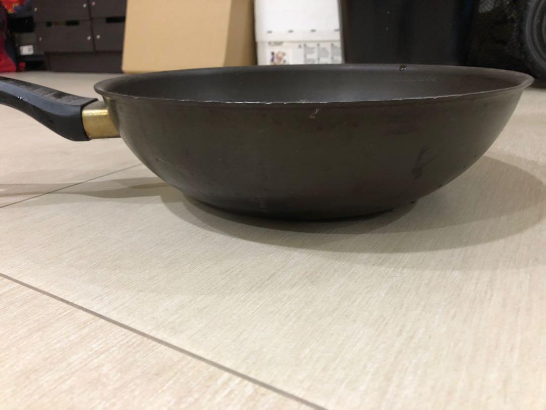 FREE 28cm wok frying pan ASD, Furniture & Home Living, Kitchenware ...
