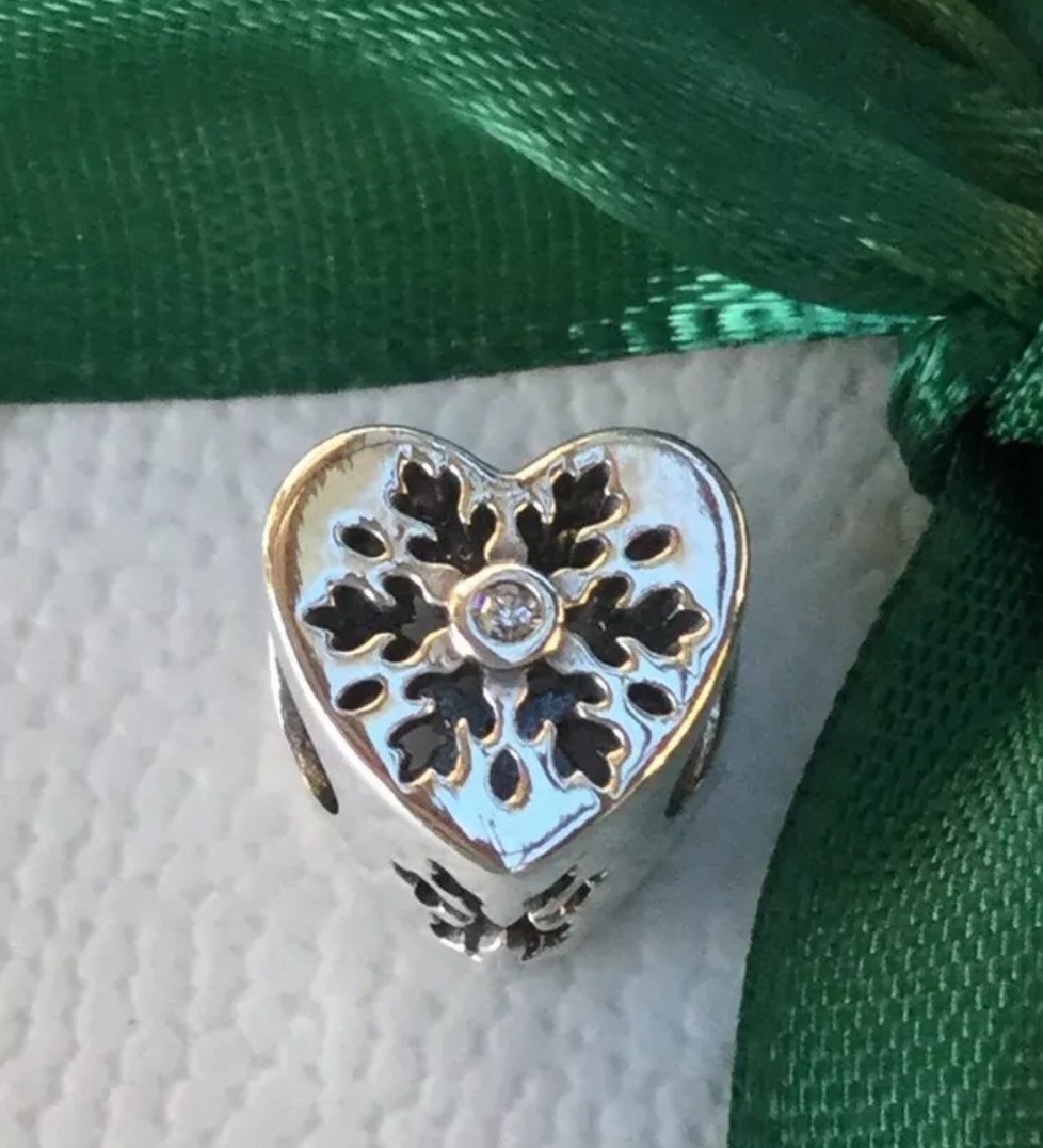 Pandora Snowflake Hearts Charm, Women's Fashion, Jewelry & Organisers ...