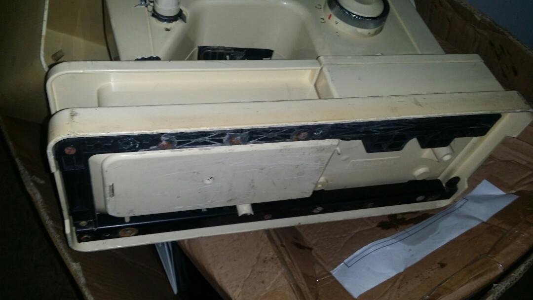 Italy made Singer 衣車，Model: 7146, M.C.P.K, 線已失蹤，屯門交收 Singer Sewing ...