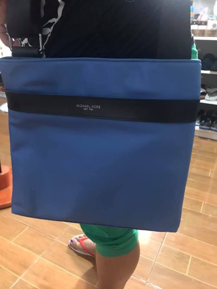 Michael Kors Body bag (Authentic/Original), Women's Fashion, Bags ...