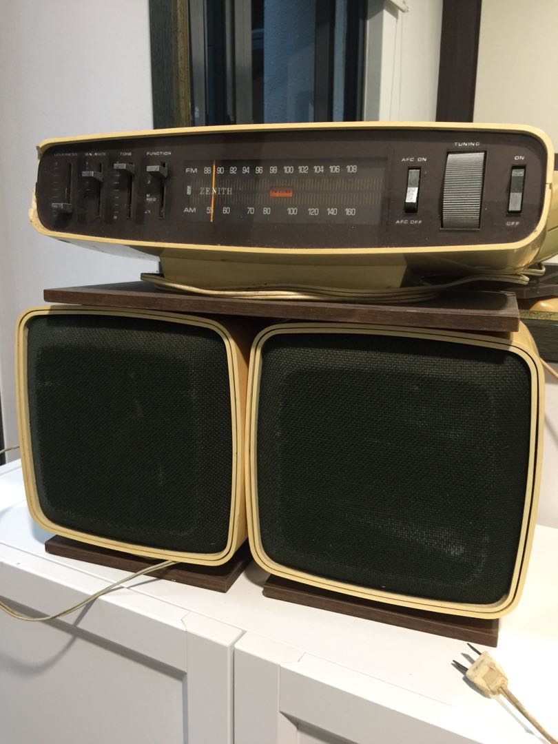 Vintage Radio Zenith, Hobbies & Toys, Music & Media, Musical ...