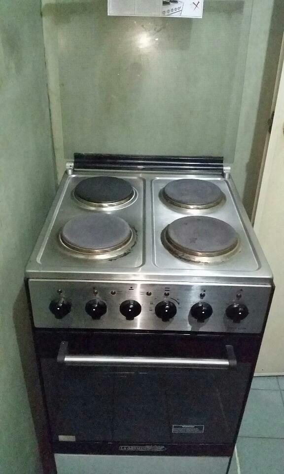 La Germania FS5004 40XR Gas Range 4 Electric Hotplates, Furniture ...