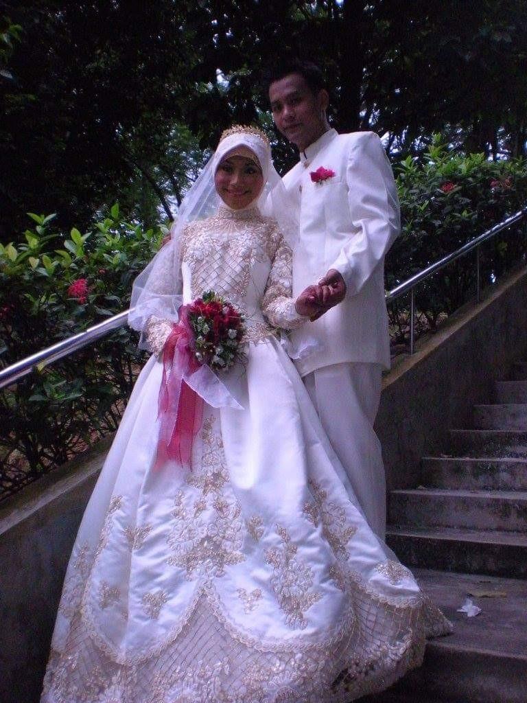 Malay Bridal Outfits / Baju Pengantin / Baju Kahwin / Baju Sanding ...