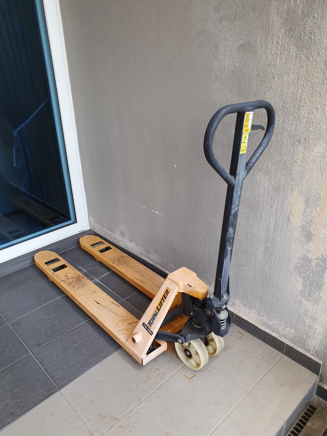 Pallet Jack, Everything Else on Carousell