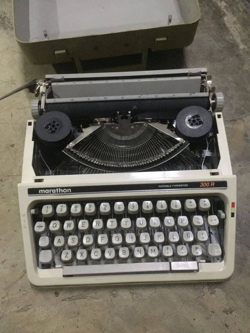 Typewriter marathon portable typewriter 300R, Hobbies & Toys ...