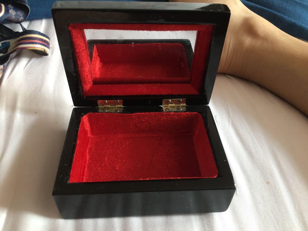 Vietnamese aoi dai box with mirrror, Food & Drinks, Local Eats on Carousell