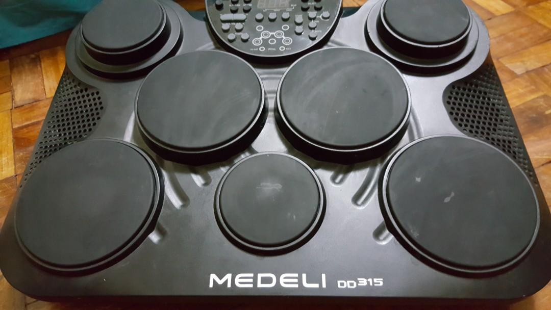 Medeli dd315 w/ Drum sticks and pedals, Hobbies & Toys, Music & Media ...
