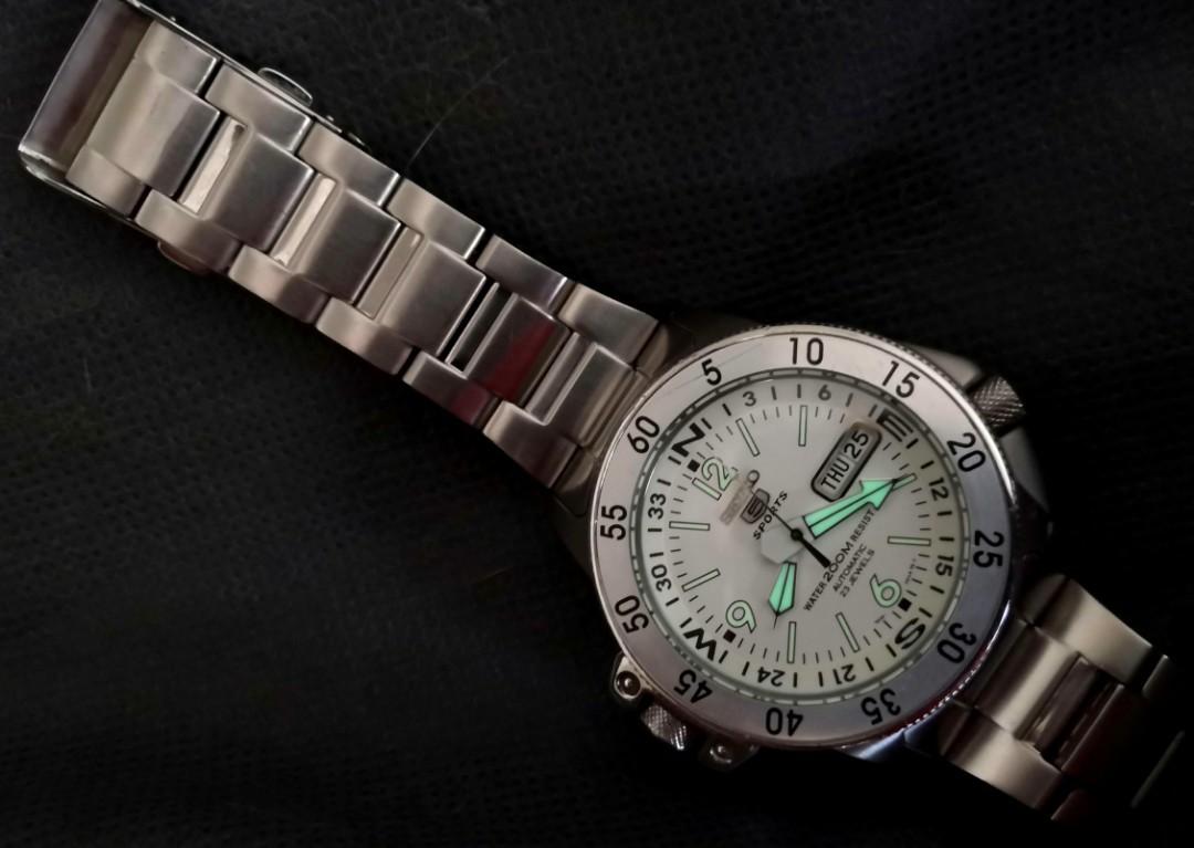 Rare Seiko 5 Sports SKZ207K1 White Atlas, Mobile Phones & Gadgets ...