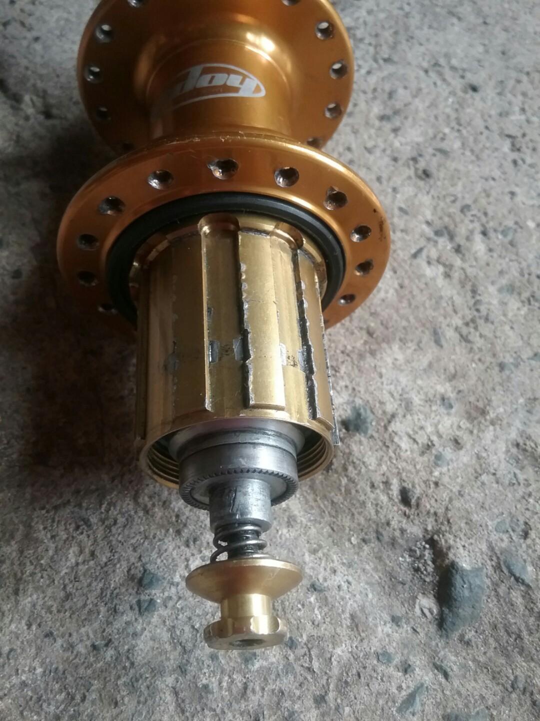 Hope pro 2 evo rearhub 32 holes bolt type qr, Sports Equipment ...