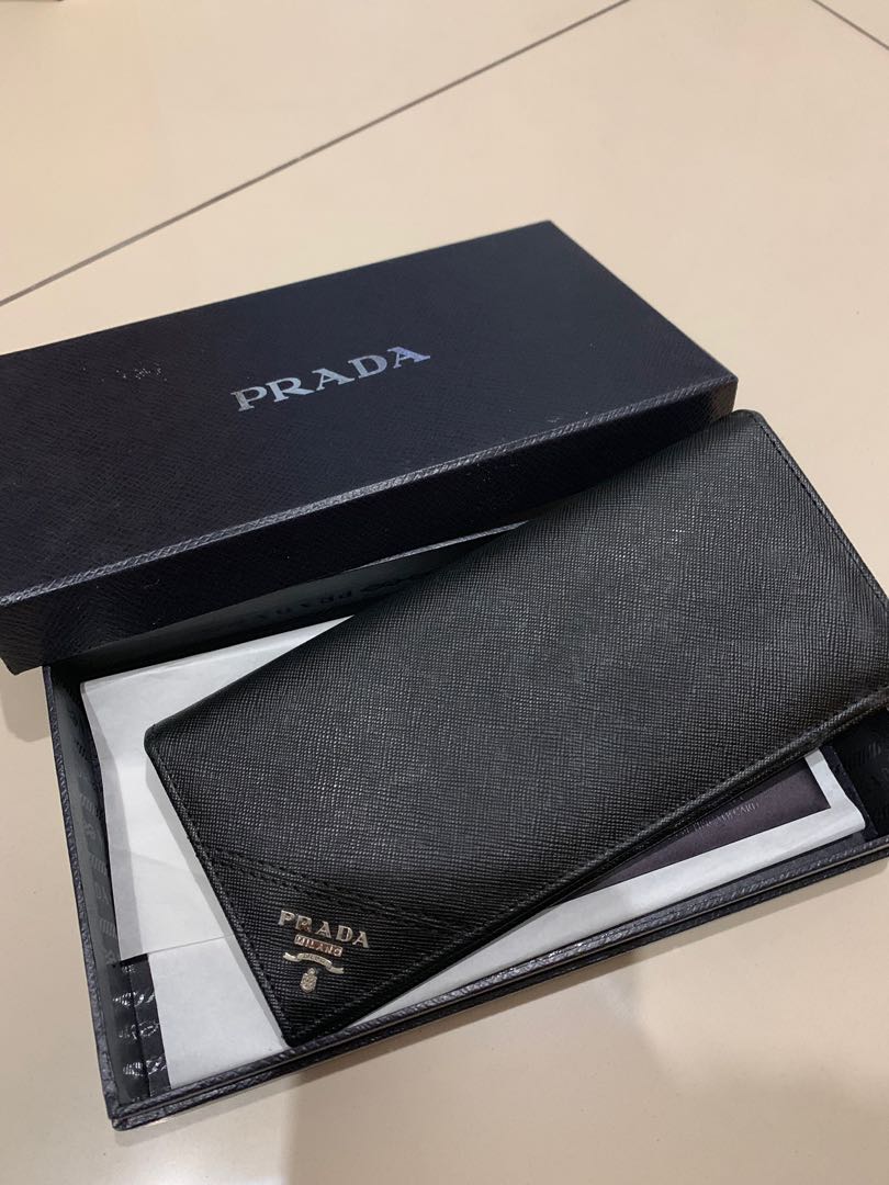 Prada Wallet, Fesyen Pria, Tas & Dompet , Dompet di Carousell
