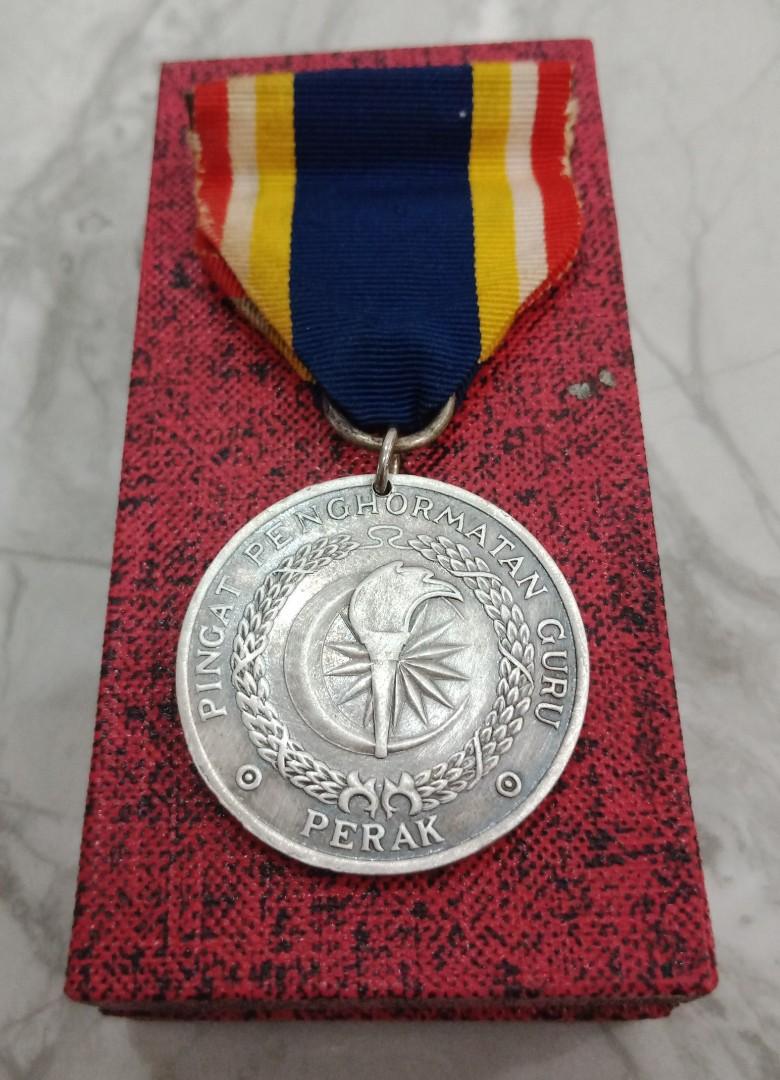 PINGAT PENGHORMATAN GURU (SILVER), Hobbies & Toys, Collectibles ...