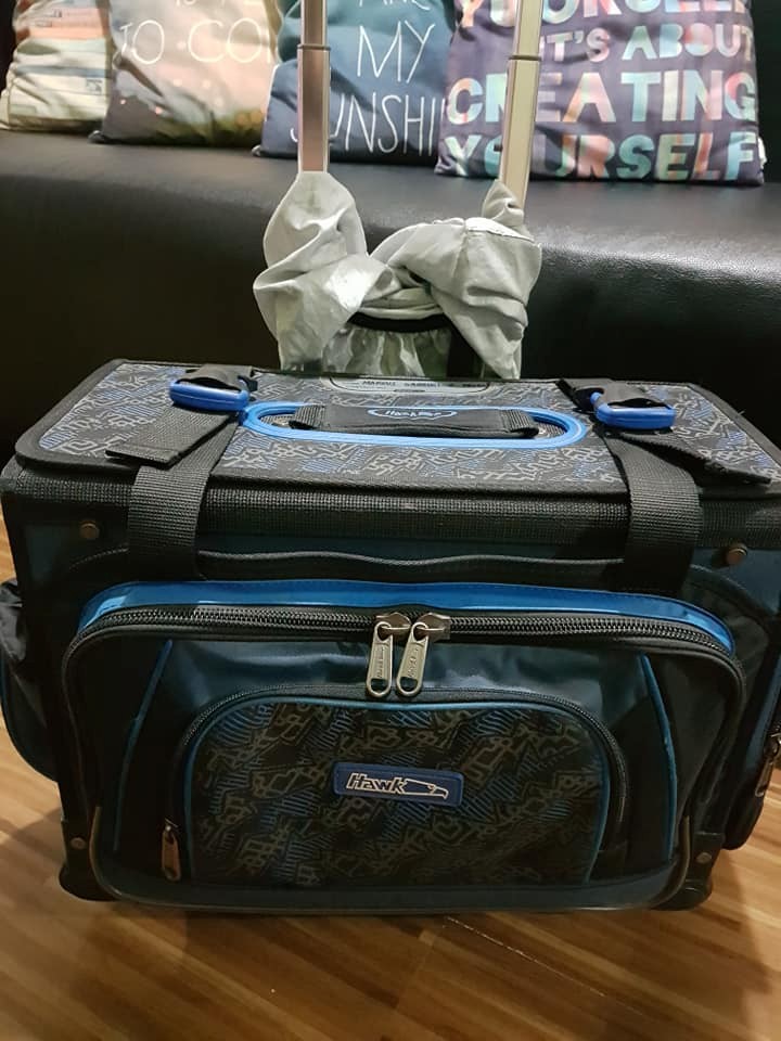 PRELOVED HAWK TROLLEY, Men's Fashion, Bags, Briefcases on Carousell