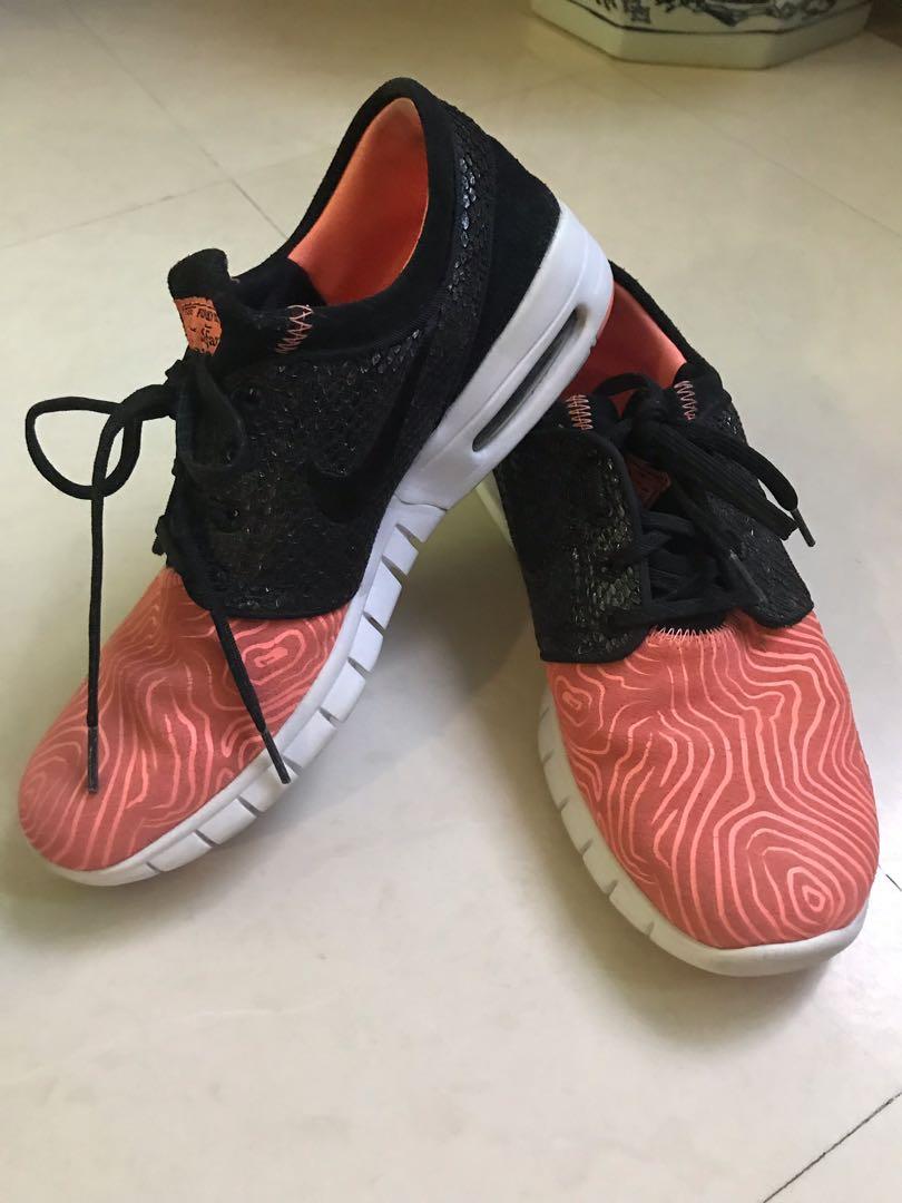 Authentic Nike Shoes, Women's Fashion, Footwear, Sneakers on Carousell