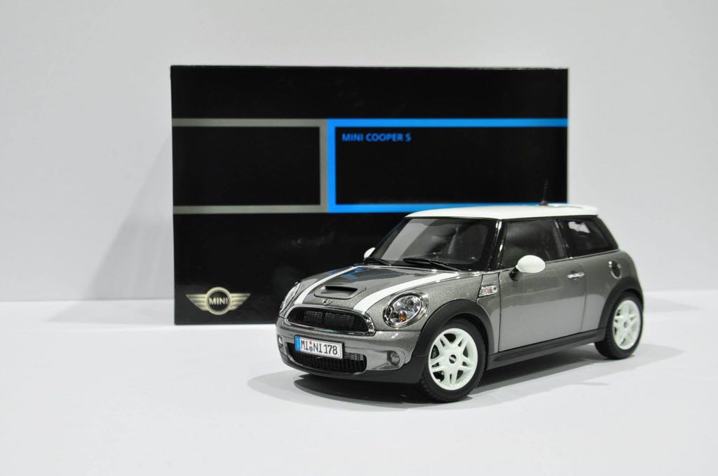 MINI Cooper S Diecast model 1:18 (Dealer edition), Car Accessories ...