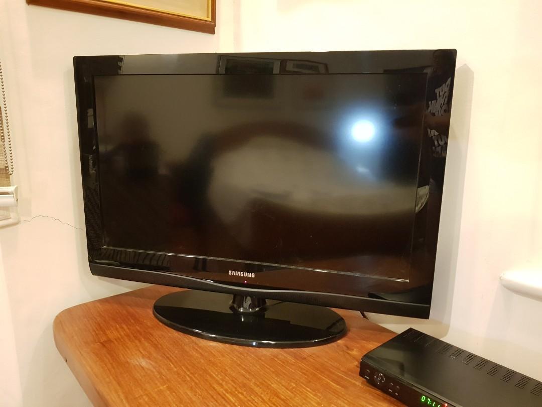 Samsung LCD 32" TV on Carousell