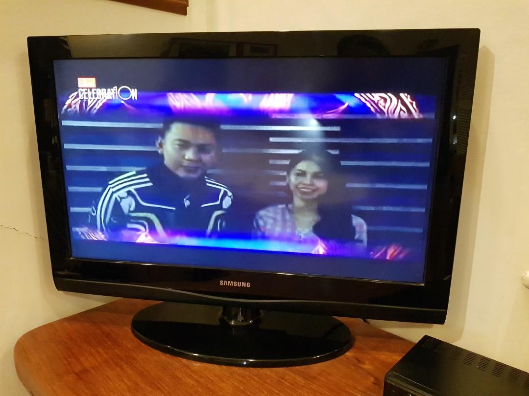 Samsung LCD 32" TV on Carousell