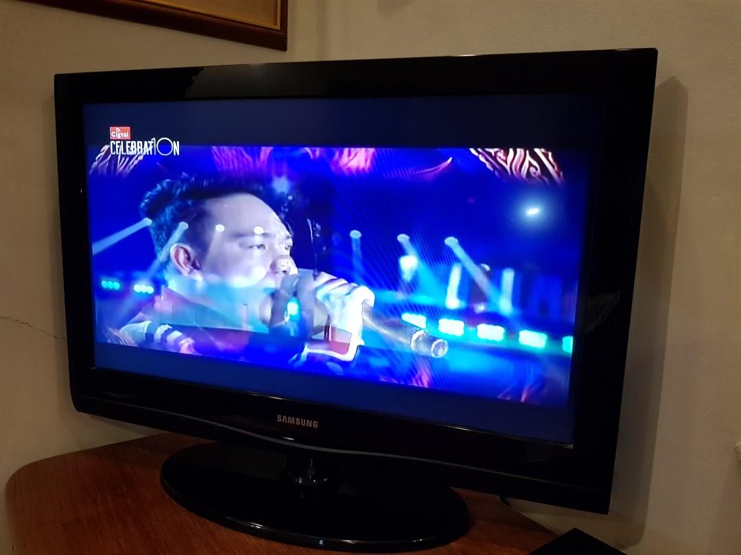 Samsung LCD 32" TV on Carousell