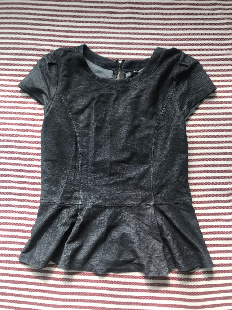 Top 25: GG5 Dark Grey Top, Women's Fashion, Tops, Blouses on Carousell