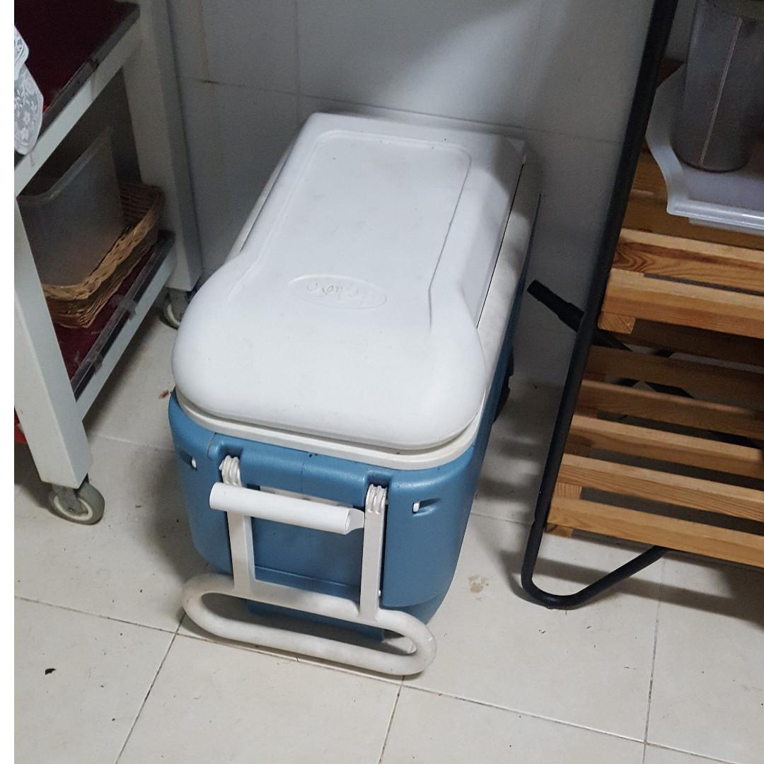 IGLOO BRAND ICEBOX COOLER BOX BIG Wheel, Everything Else on Carousell
