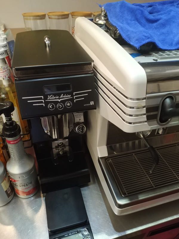 Victoria Arduino Mythos One Grinder 磨豆機, 家庭電器, 廚房電器, 咖啡機及咖啡壺 - Carousell