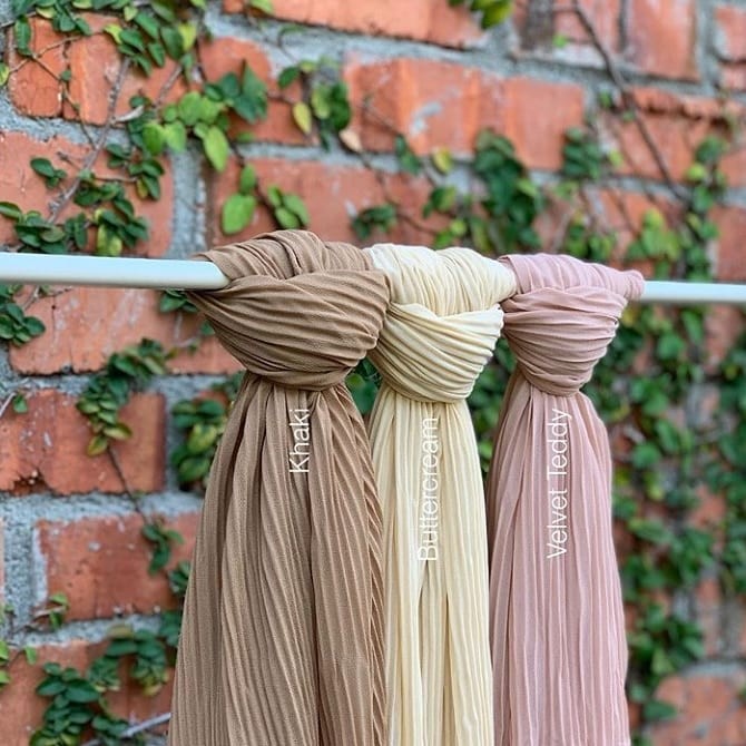PLEATED SHAWL, Women's Fashion, Muslimah Fashion, Hijabs on Carousell