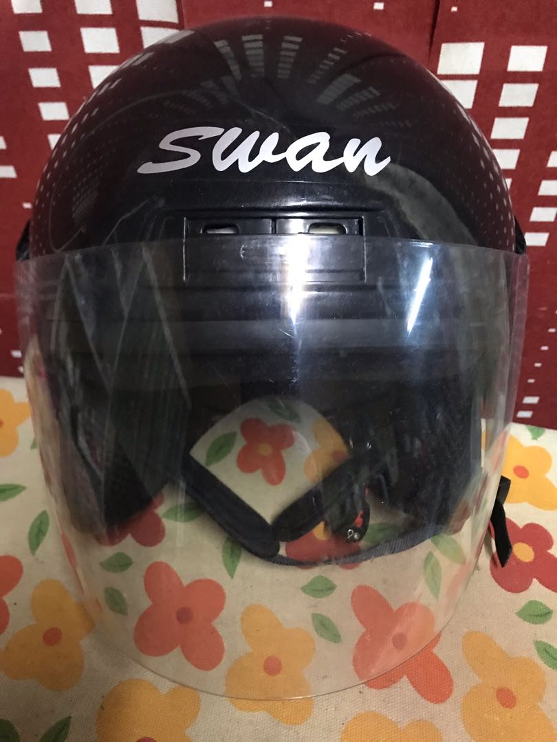 Swan helmet, Motorbikes on Carousell