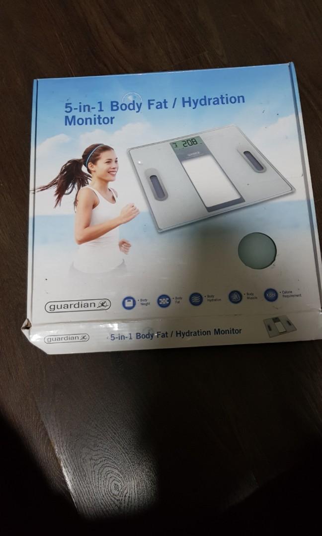 5-in-1 body fat/hydration weighing scale, Everything Else on Carousell