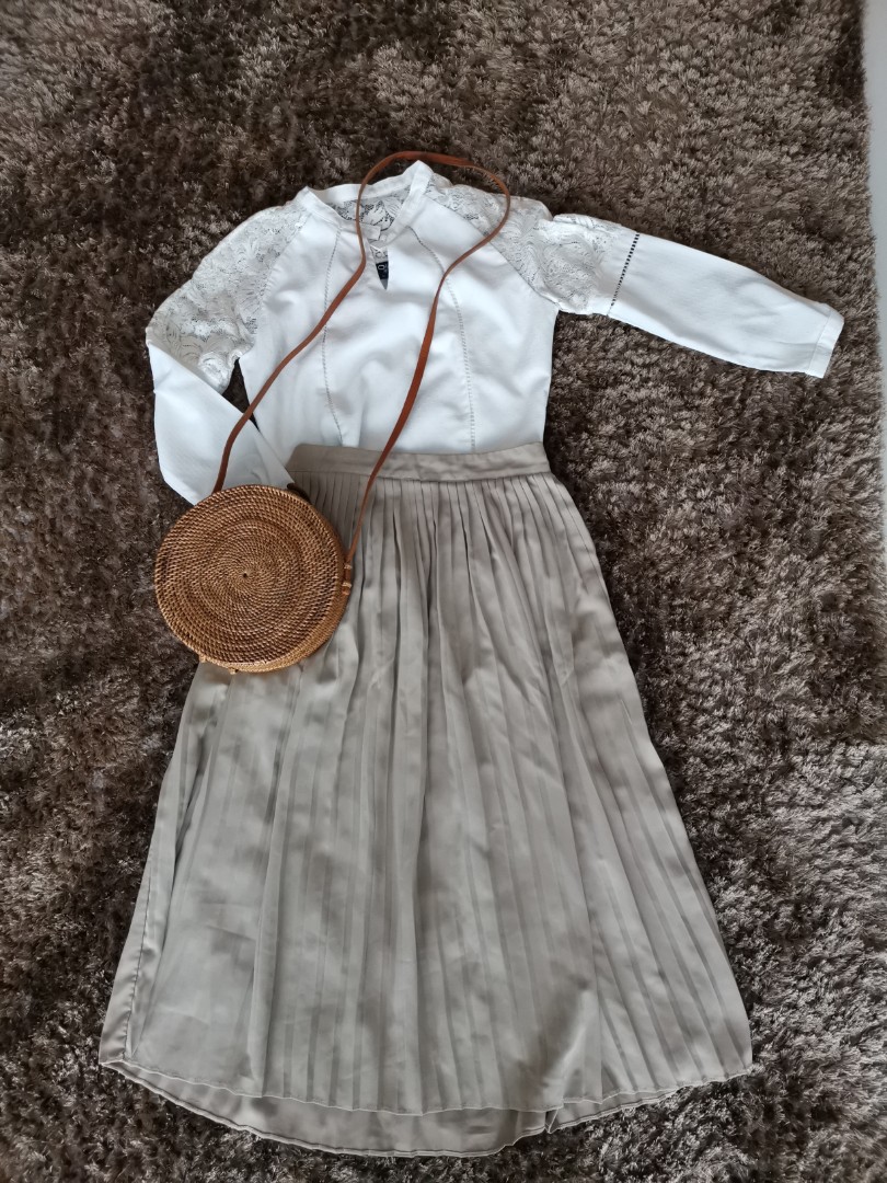 Combo Set: White lace top with pearl button + beige pleated skirt ...