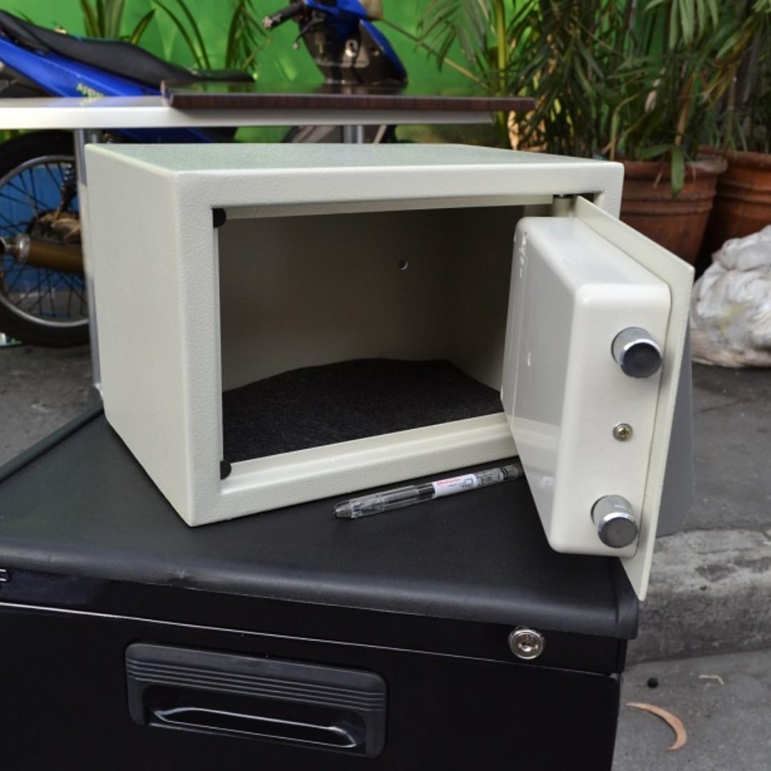 Personal Vault iSAFE iSF-20 Safe Electronic Digital Hotel Safety Vault ...