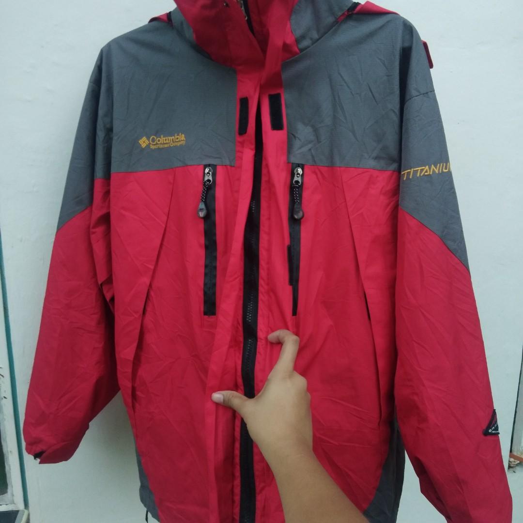 COLUMBIA TITANIUM CERAMIC TECHNOLOGY WATERPROOF JACKET on Carousell