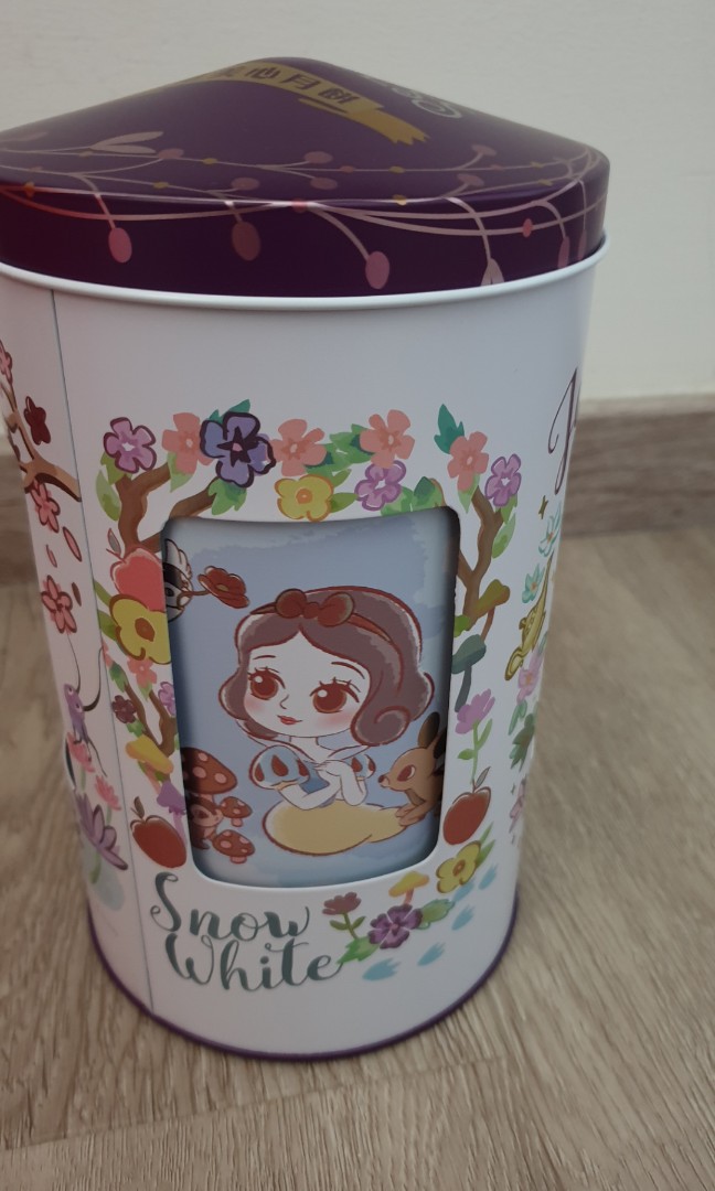 Maxim Disney princess Musical Castle mooncake, Food & Drinks, Chilled ...