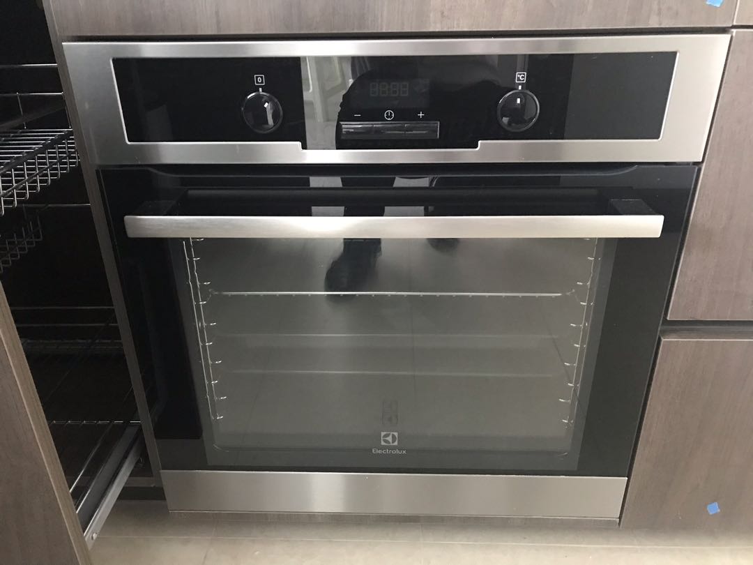 Electrolux Built In oven, TV & Home Appliances, Kitchen Appliances, Ovens & Toasters on Carousell