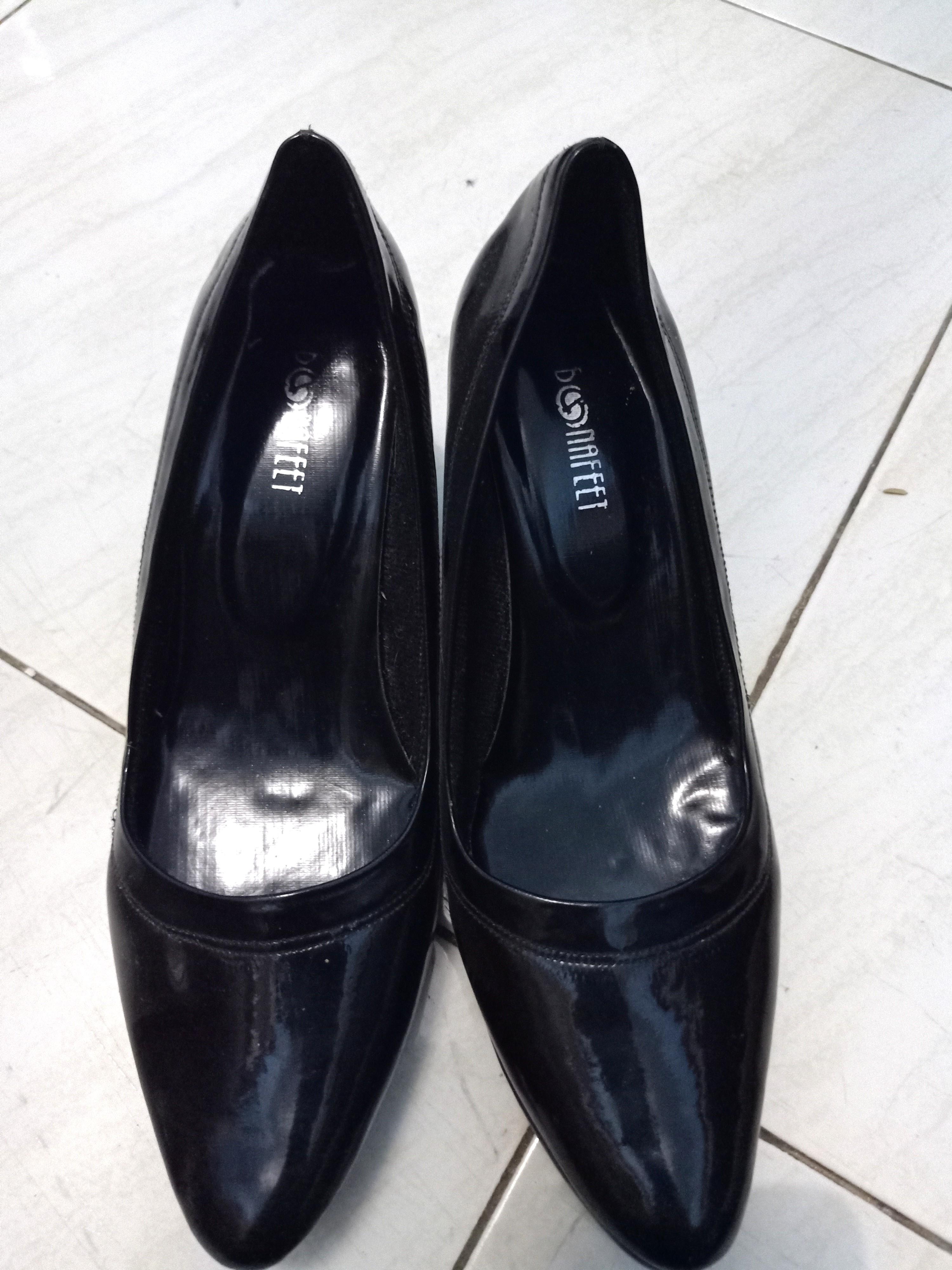 Pantopel High Heels hitam, Fesyen Wanita, Sepatu di Carousell