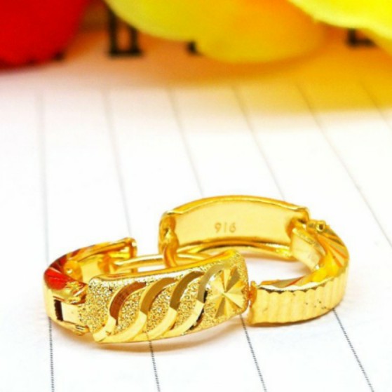 Subang Katup Emas 916, Women's Fashion, Jewelry & Organisers, Charms on ...