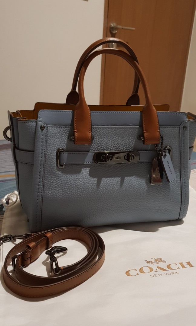 Coach Bag Swagger size 20, Fesyen Wanita, Tas & Dompet di Carousell
