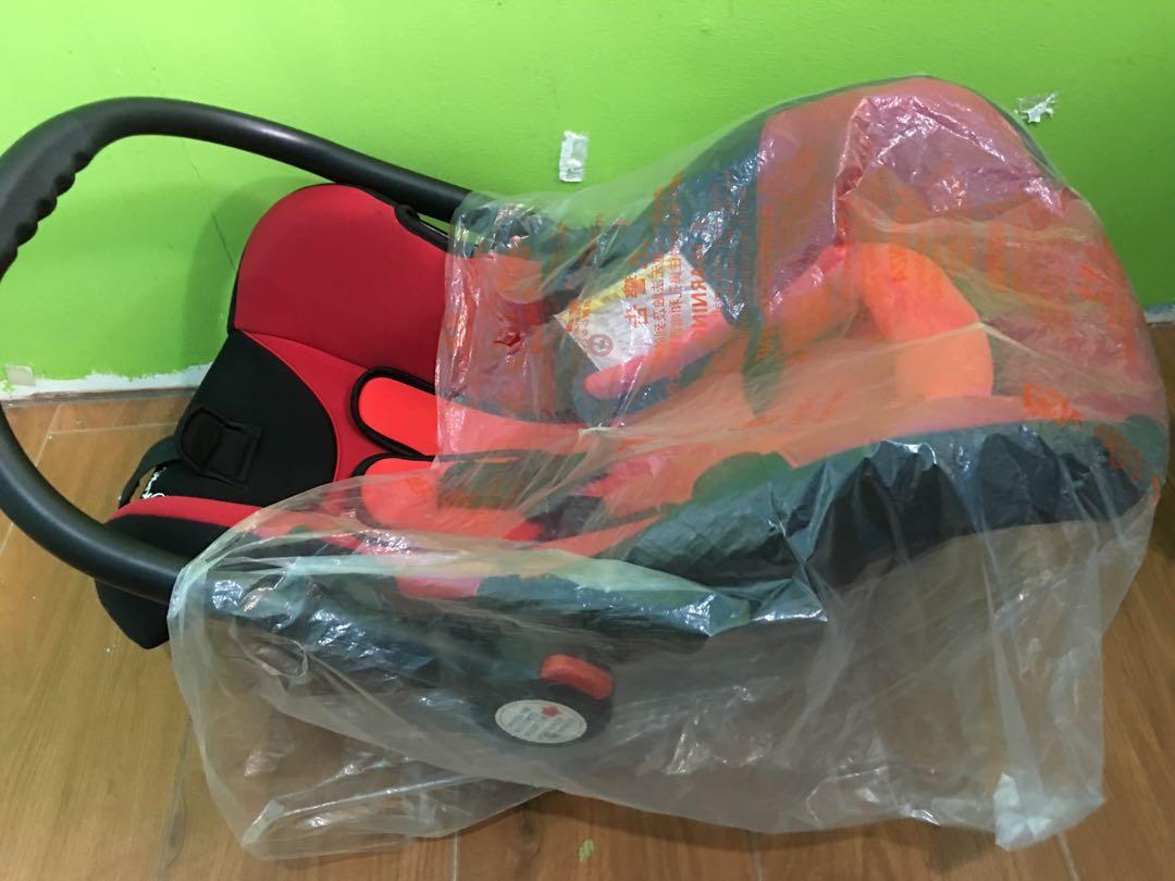 Giant Carrier Zoe Car Seat (RED), Babies & Kids, Going Out, Carriers ...