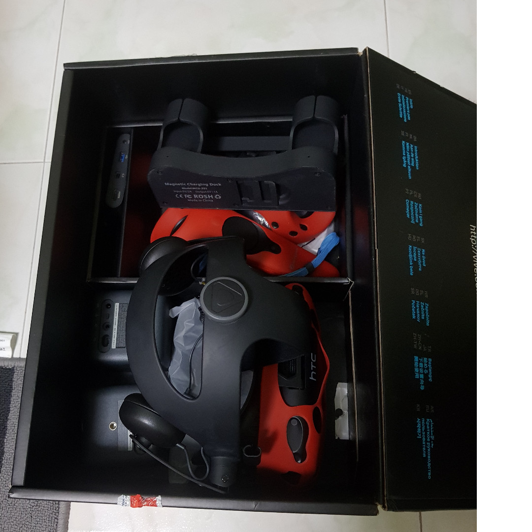 HTC Vive (Gen 1) Full Set w/ Deluxe Audio Strap, TV & Home Appliances ...