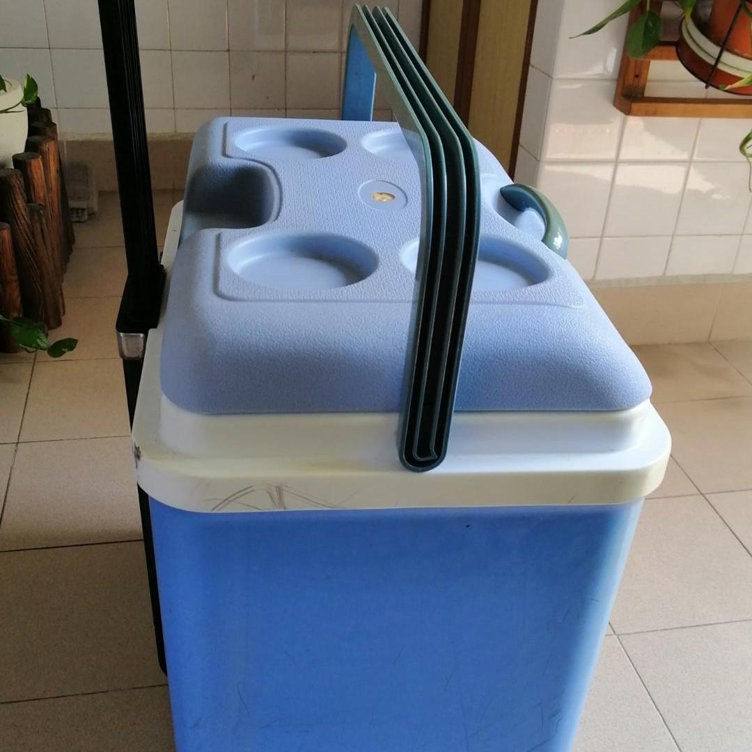 Chiller box, Everything Else on Carousell