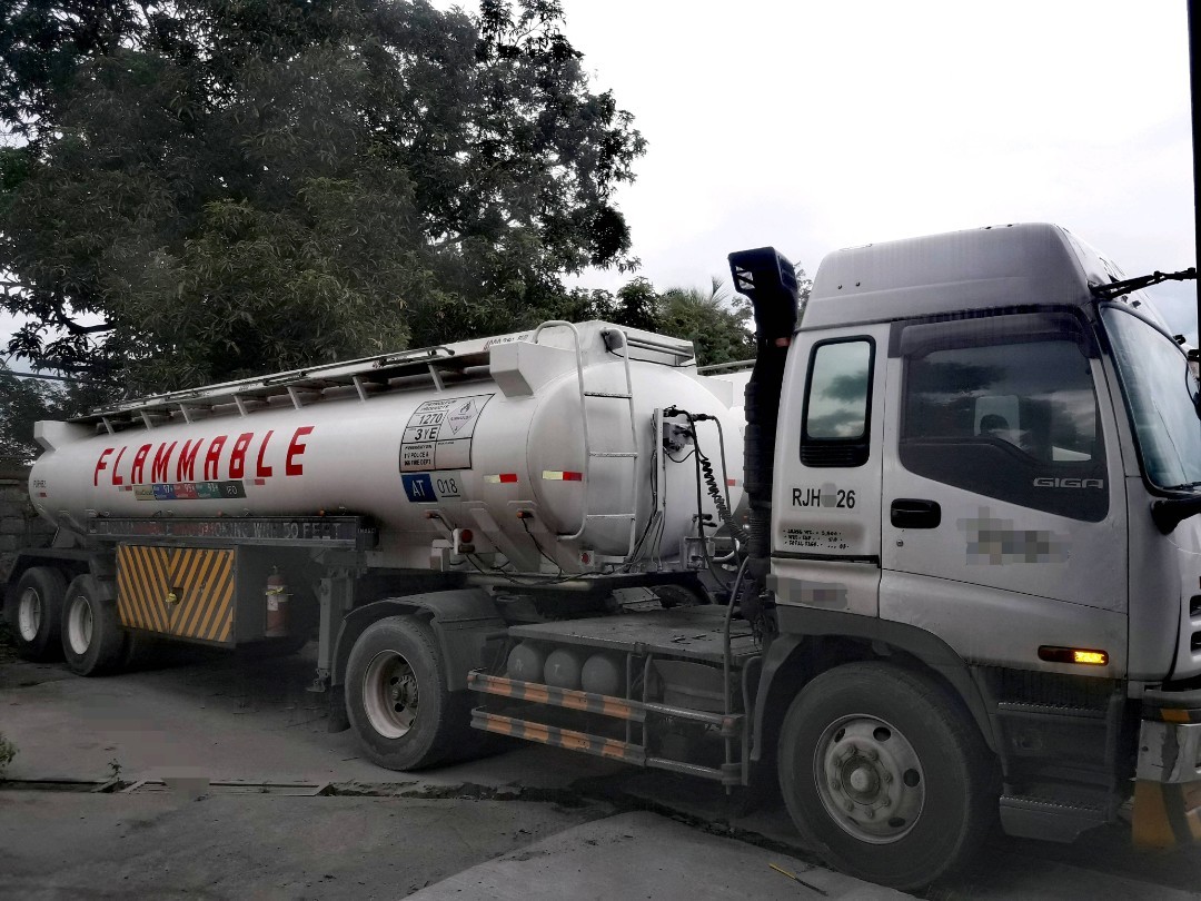 Giga 20kl tank truck, Commercial & Industrial, Construction Tools ...