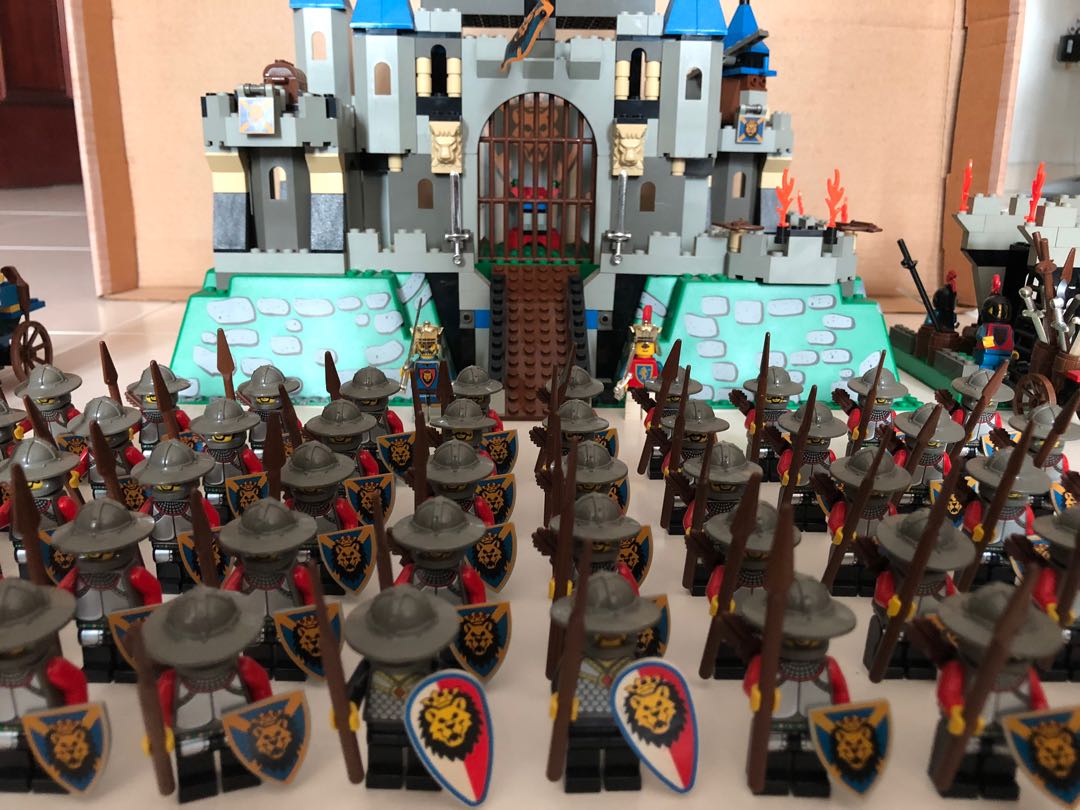Lego King Leo Castle & 90 figurines, Hobbies & Toys, Toys & Games on ...