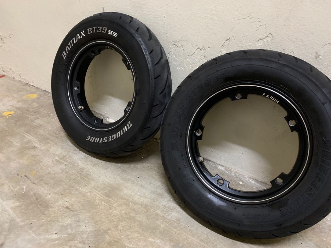 Vespa FA ITALIA tubeless rims with Bridgestone battlax, Motorcycles ...
